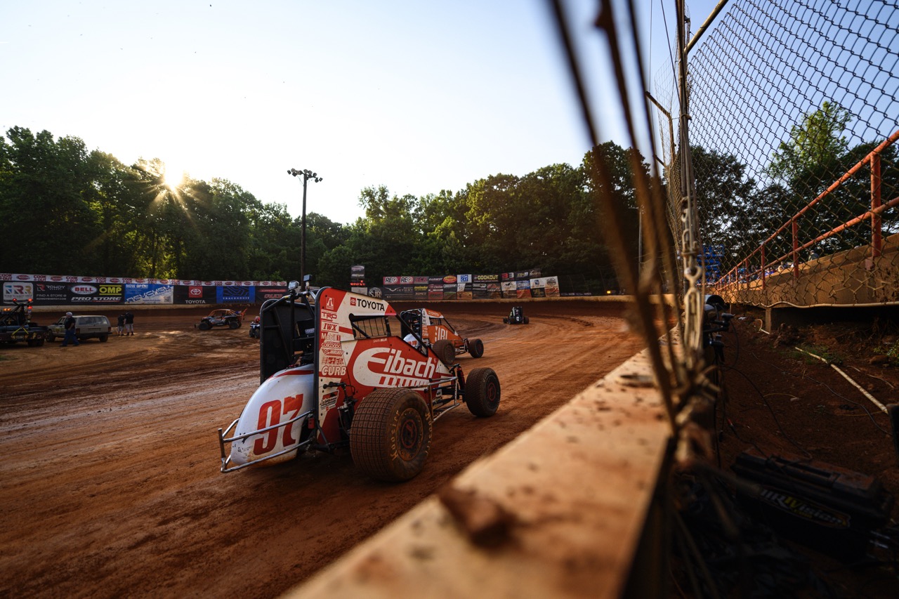 Xtreme Outlaw Midgets Collide with POWRi at Doe Run, Southern Illinois ...